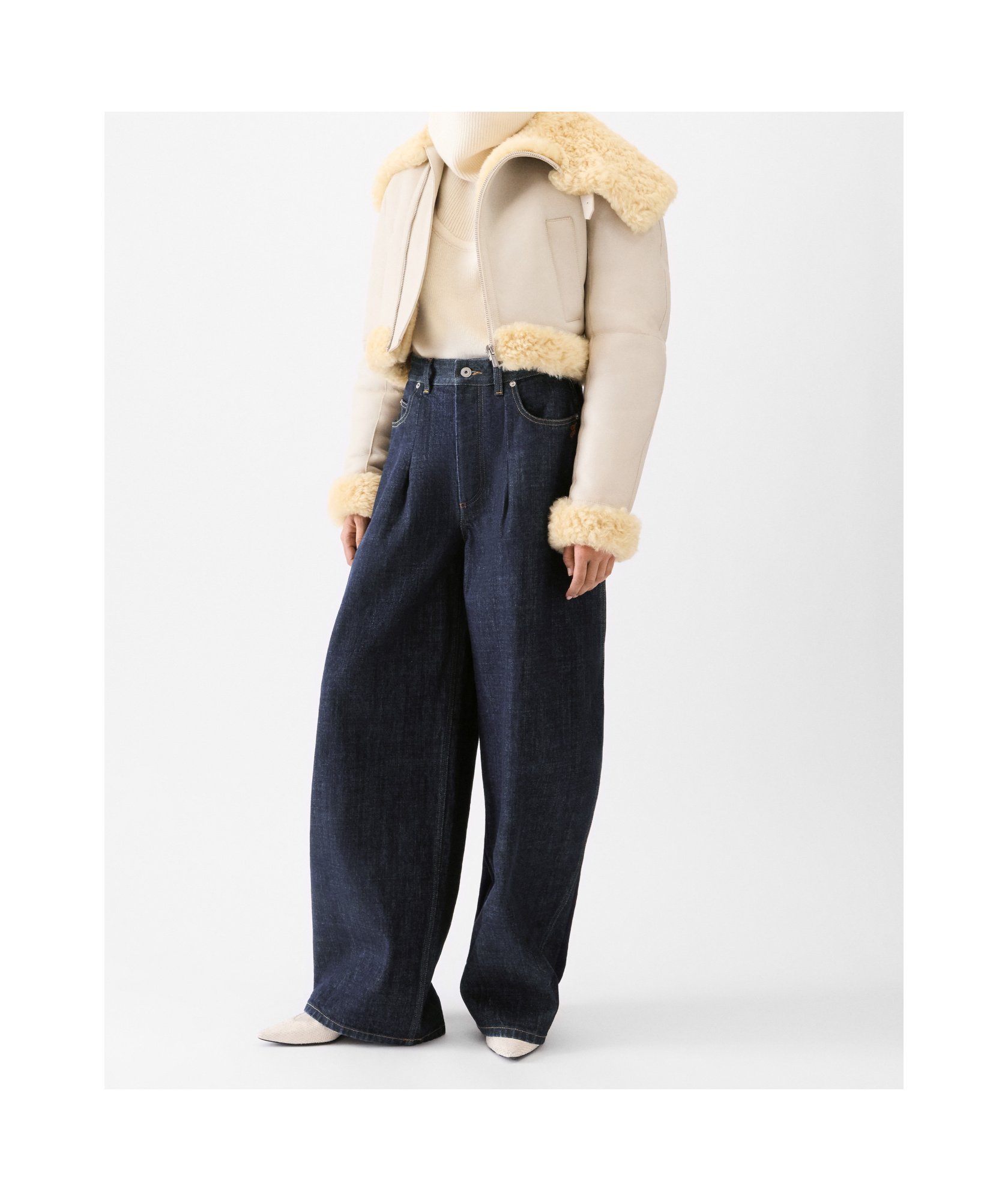 JACQUEMUS Jacquemus High-Waisted Curved Leg Jeans